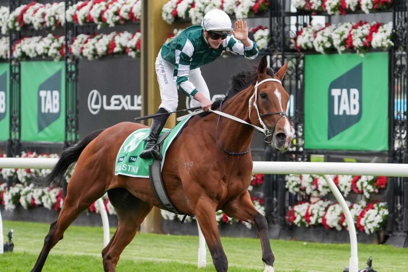 Racing Victoria strikes deal with Tabcorp to extend tote windows