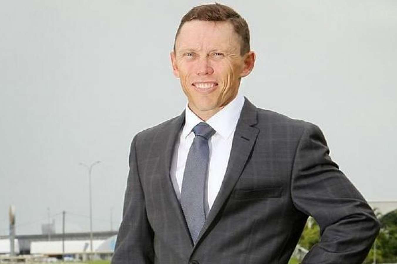 Munce has three for Sires