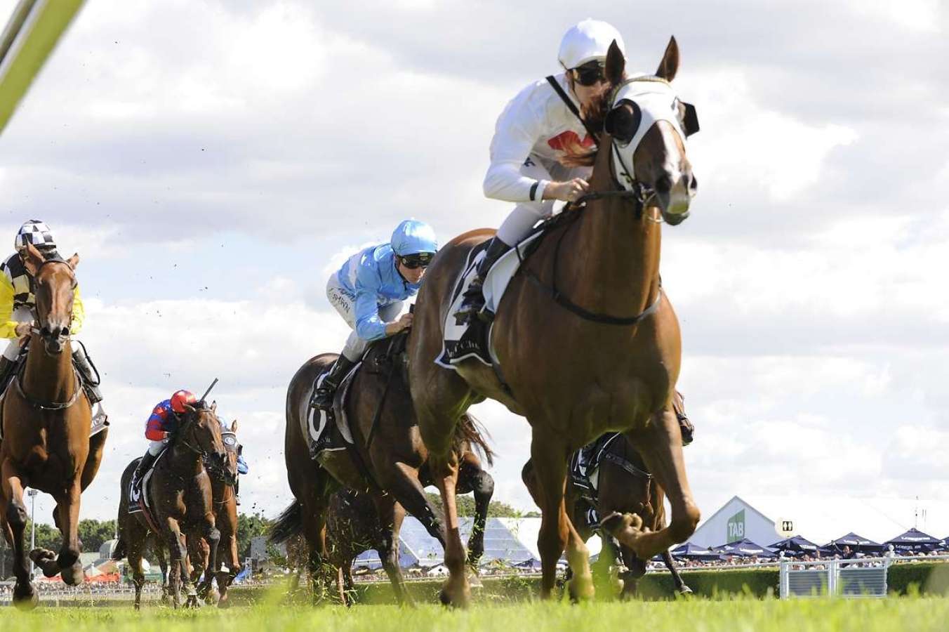 Diddums shows her rivals up in PJ Bell