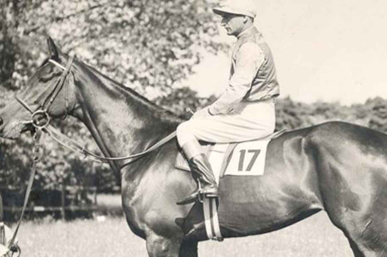 Jockey dies halfway through race... And still wins!