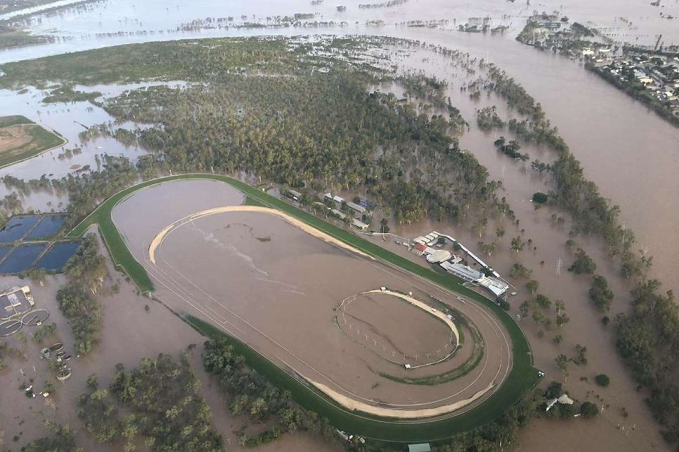 Flood washes out racing at Rockhampton
