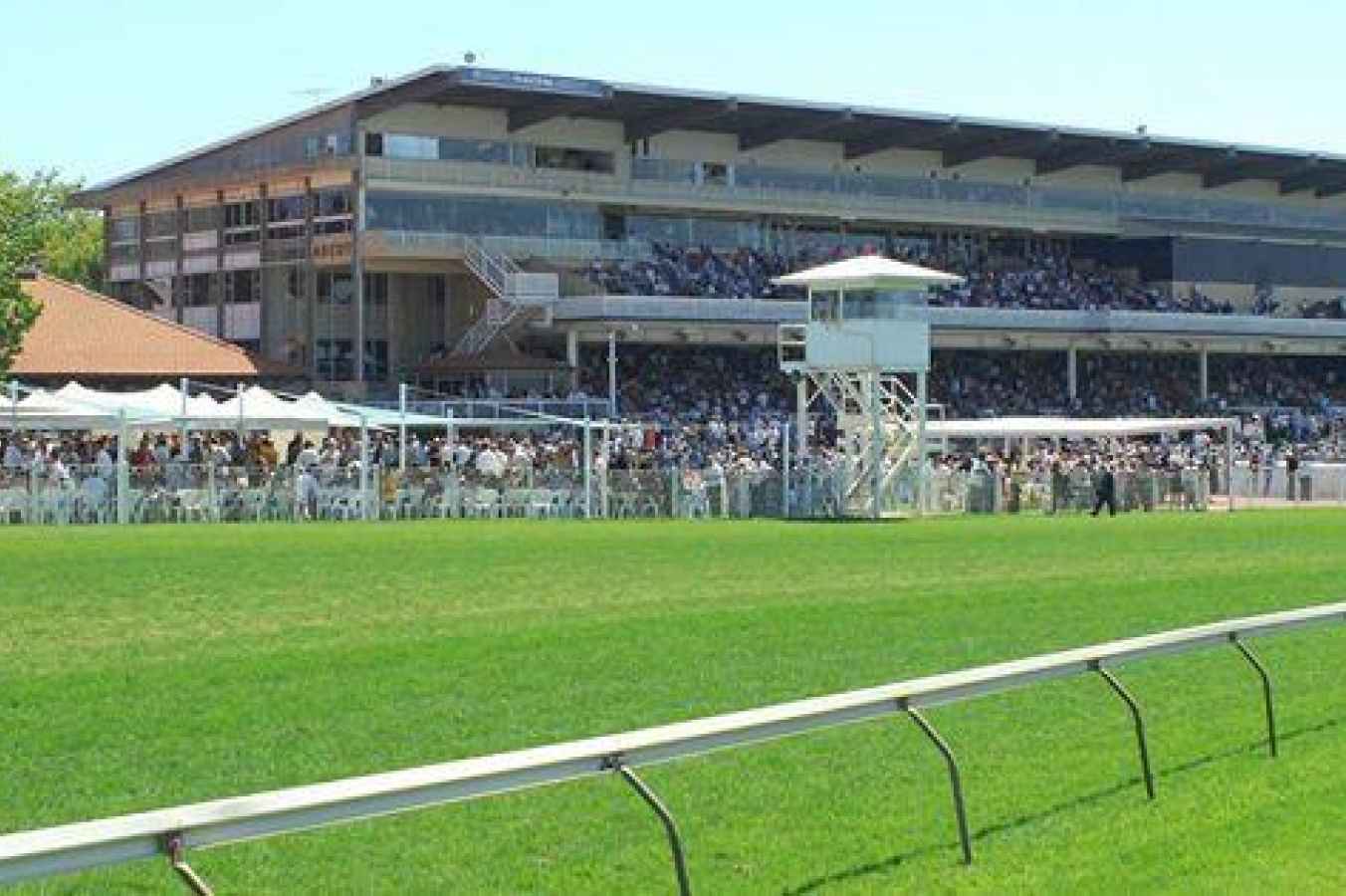 Fight prompts security to close grandstand