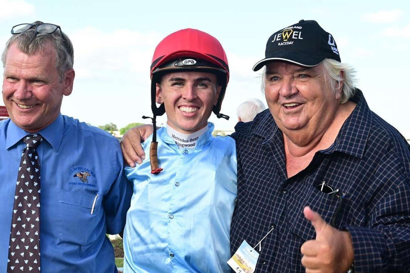 Les Ross returns to karaoke roots ahead of Mishani ambush