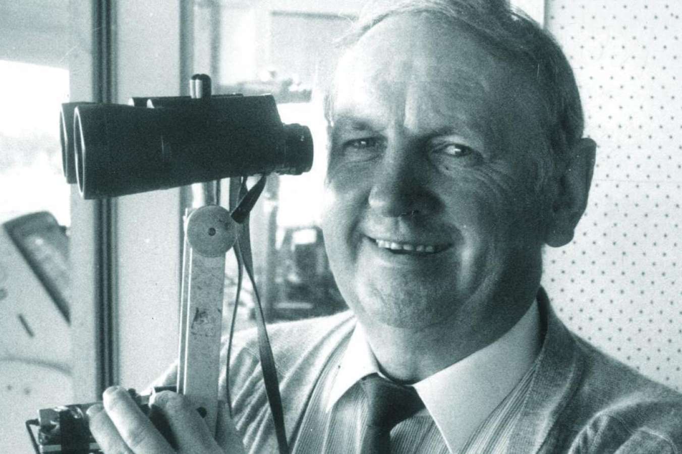 Popular Victorian racecaller John Russell dies, aged 93