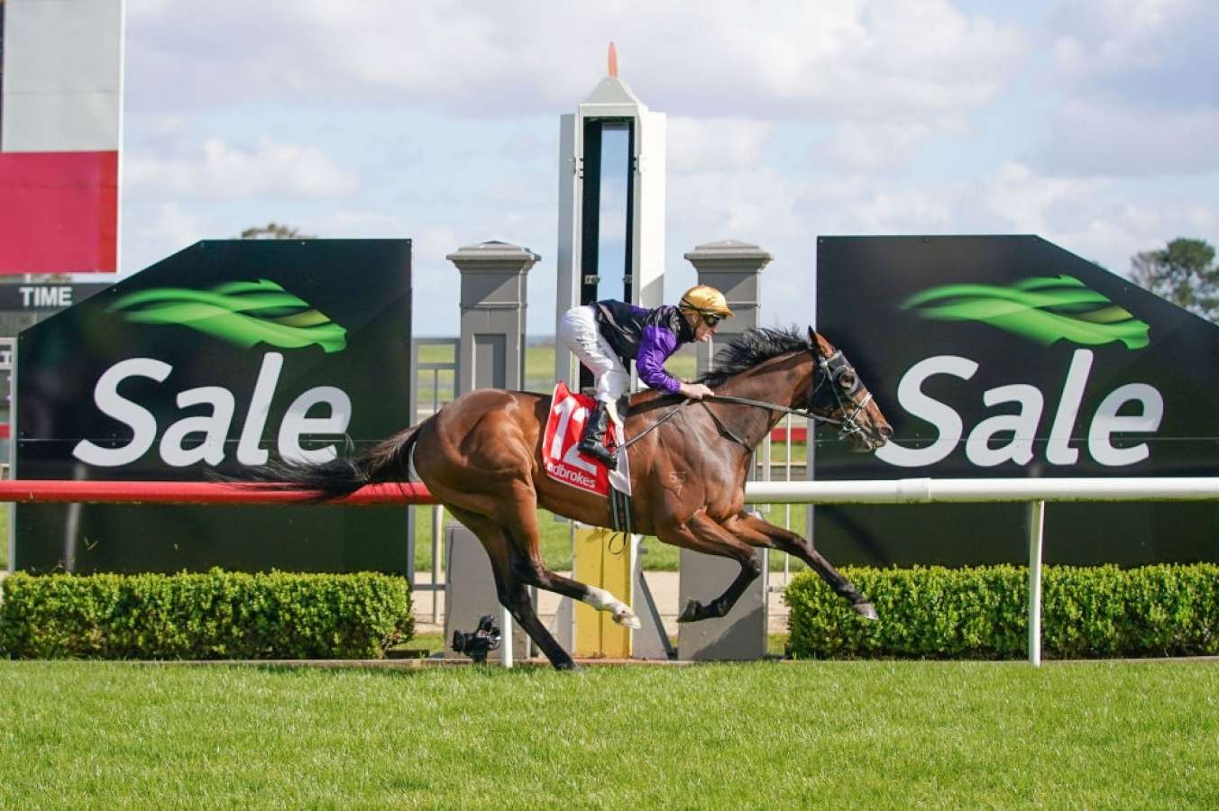 Racing Victoria changes fixture to fill race-free week and Good Friday ...